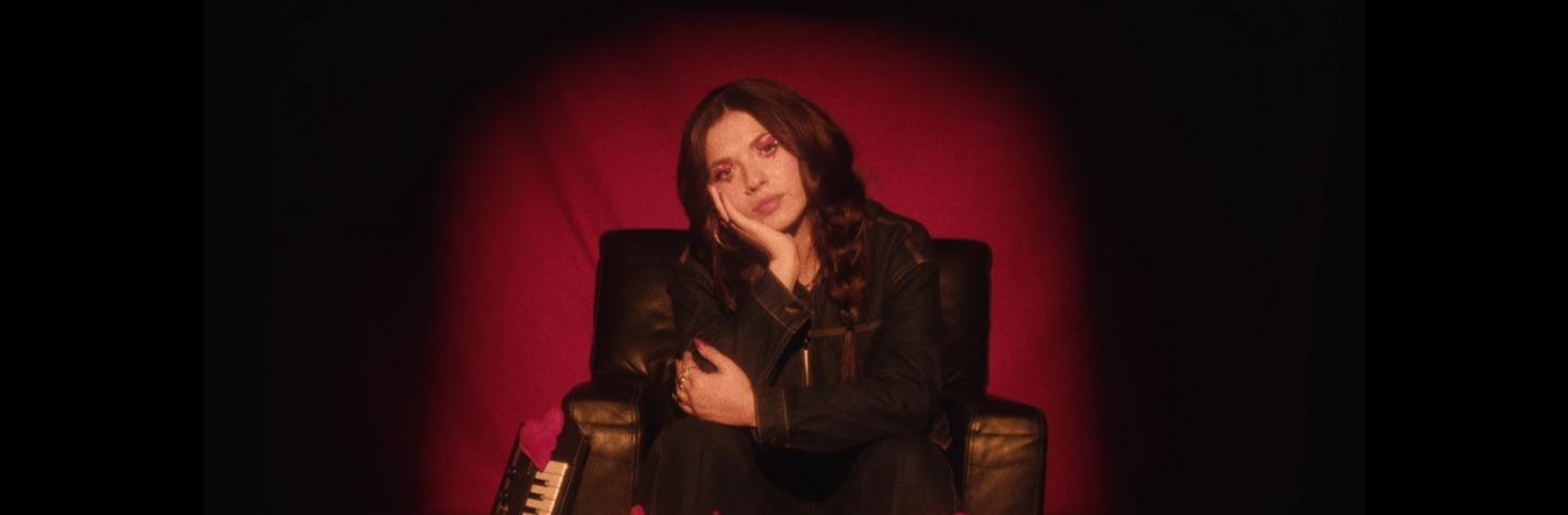 Découvrez Le Love, dernier clip de Naë (VIDEO)