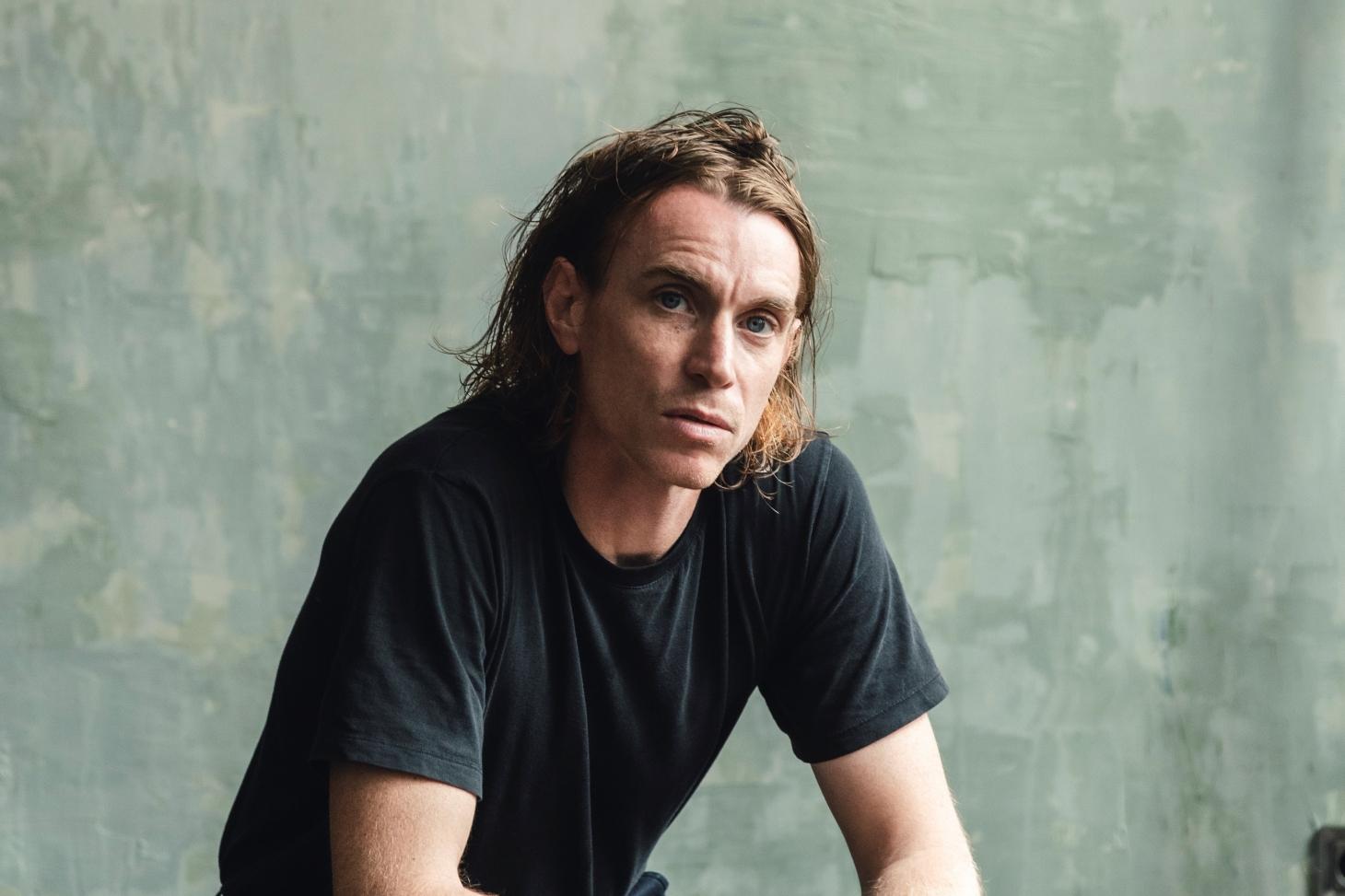 Joli succès pour Ben Mazué dont l'album Paradis est certifié disque d'or