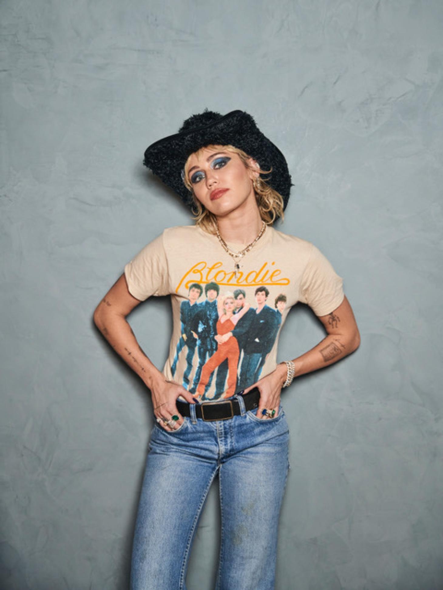 Miley Cyrus tease le remix de Without You avec The Kid Laroi (VIDEO)