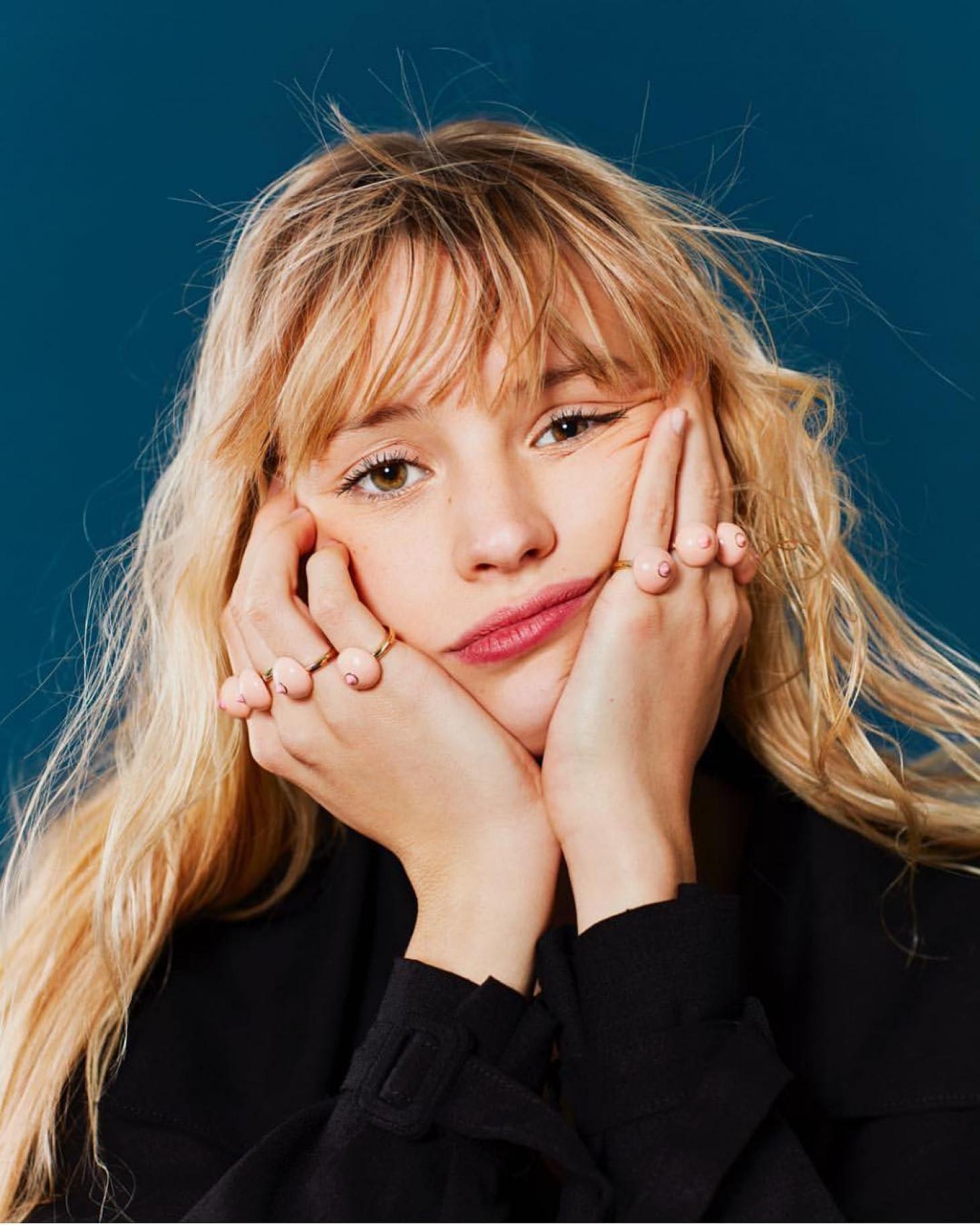 Angèle : La chanteuse nous offre un best-of de son confinement en vidéo