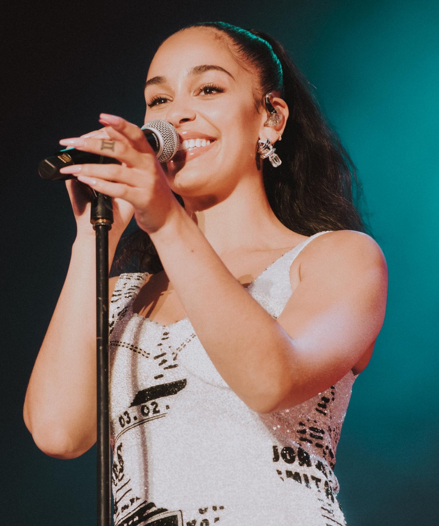 Jorja Smith reprend le titre français Rose Rouge (AUDIO)