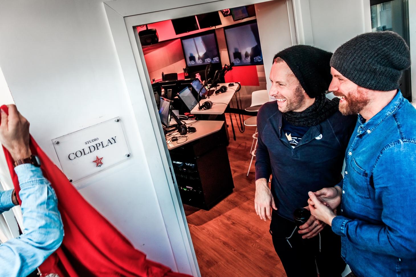 Coldplay inaugure son studio avec Europe2 Radio avec le La Matinale ...