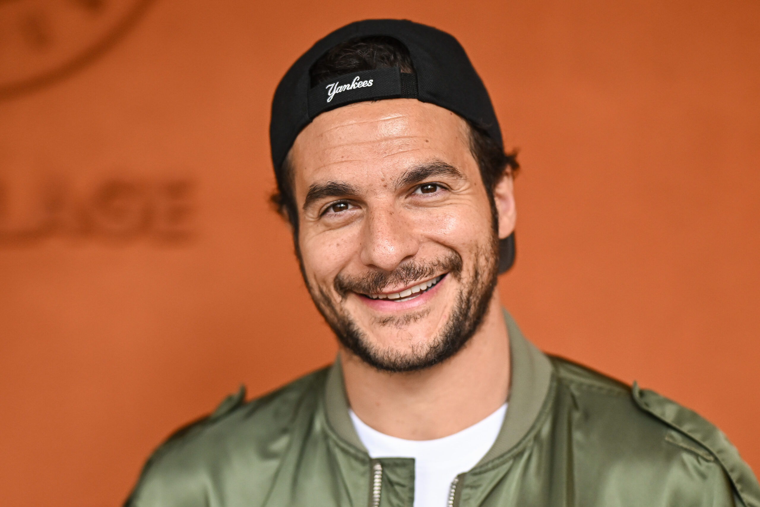 Amir dévoile « Nous » : un nouveau morceau né de sa renaissance