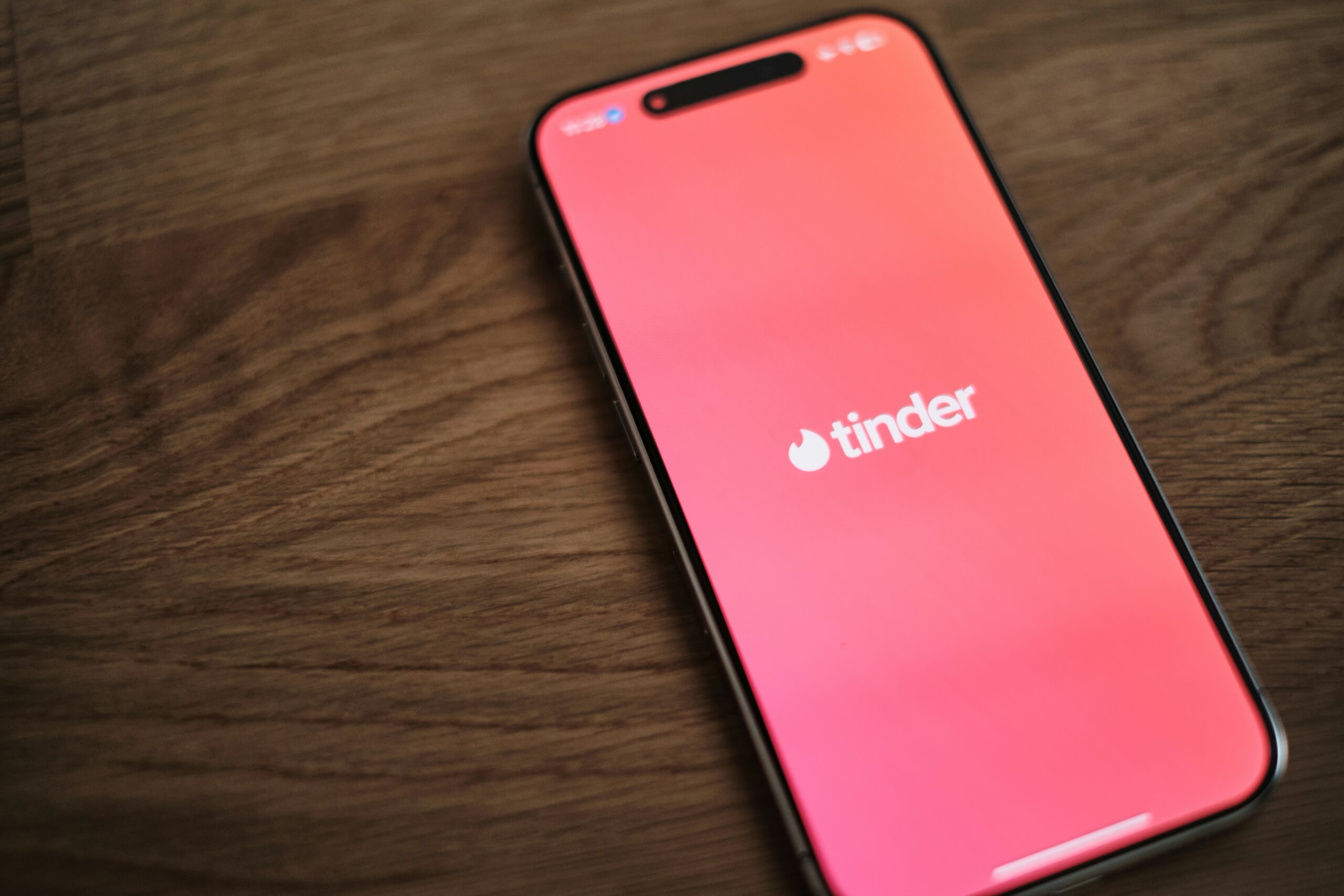 Tinder lance une option de recherche... basée sur la taille